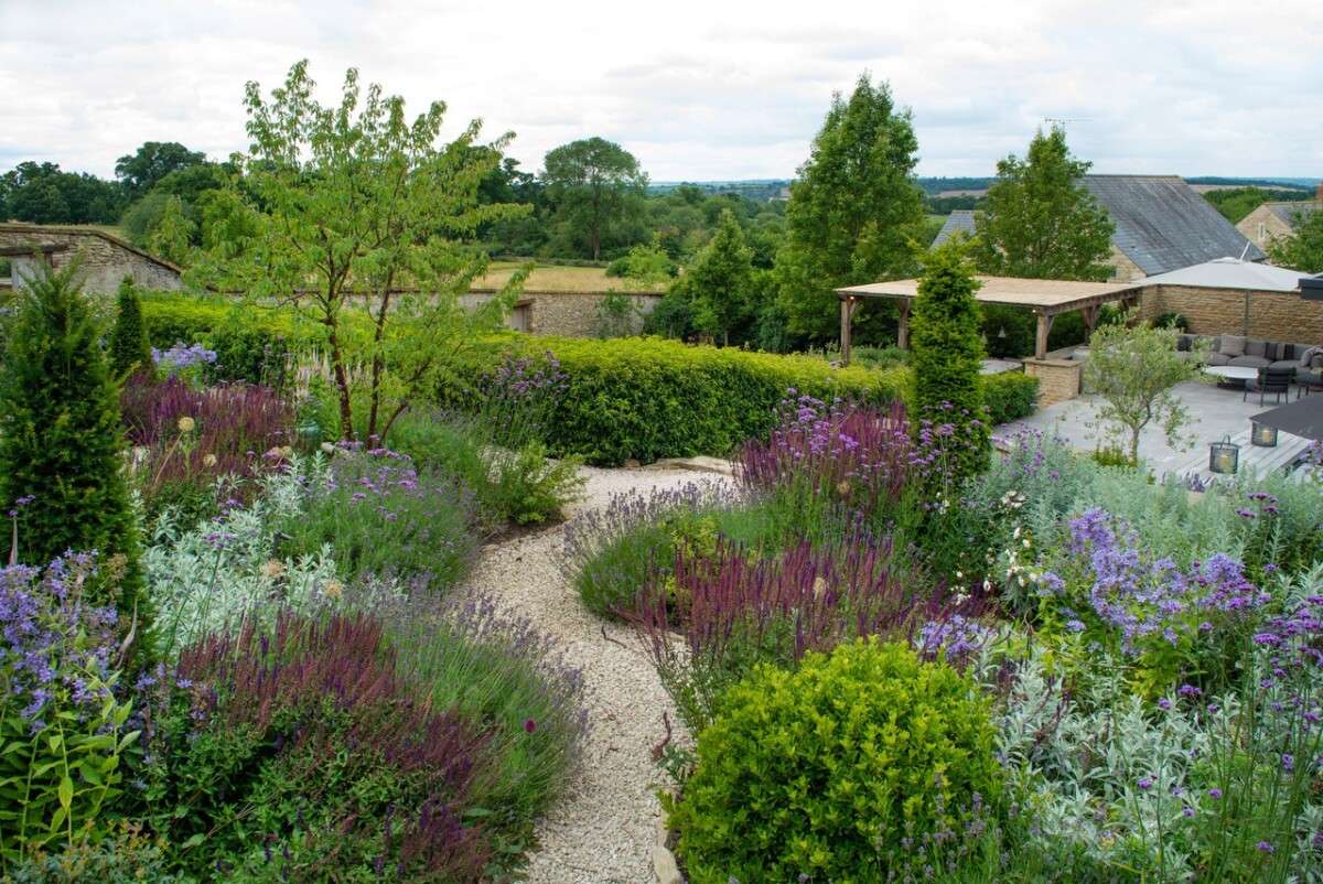 Planting Tips for Planting Season - Nicholsons Plants Oxfordshire